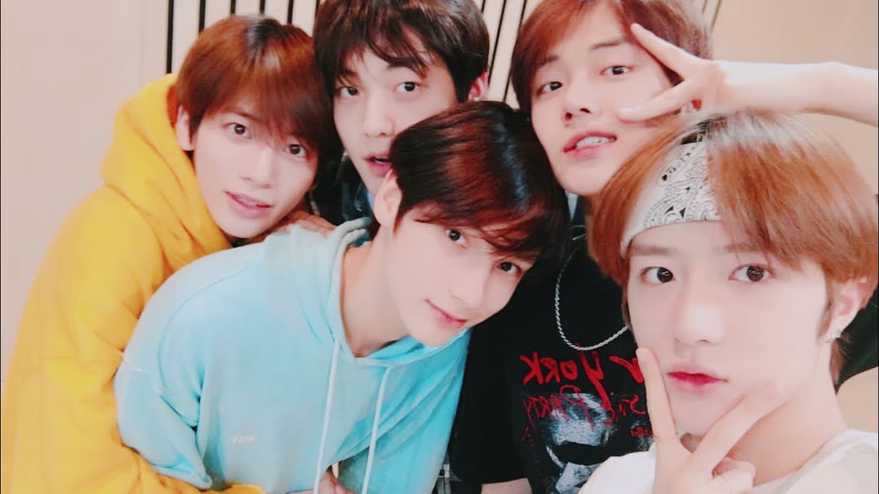Just TXT things #20 (TXT crack) HAPPY 1 YEAR TO TXT!!! - YouTube