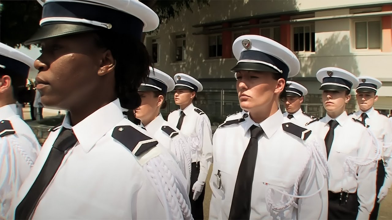 Femmes Flics : 2 Femmes dans la police - YouTube