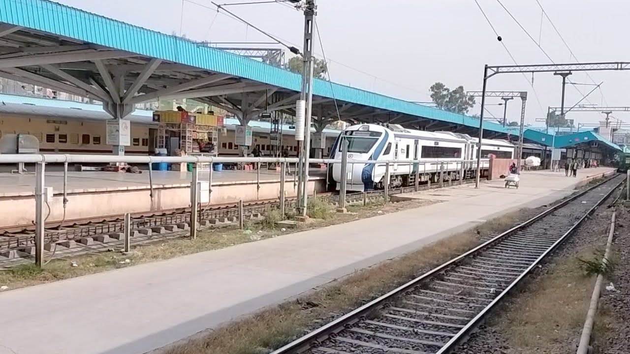 Sainik Express Arriving at Jaipur Jn || Indian Railways - YouTube