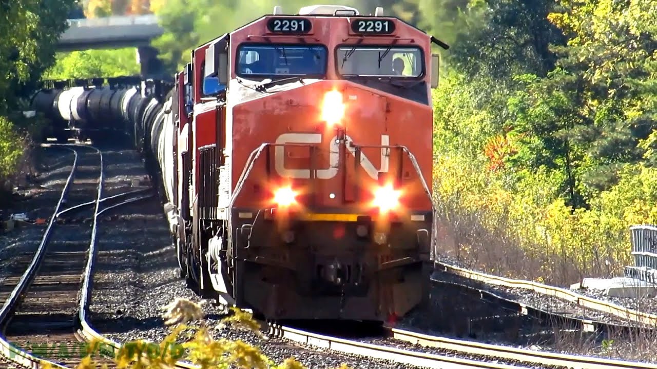 CN train on the Halton sub at Georgetown Station - YouTube