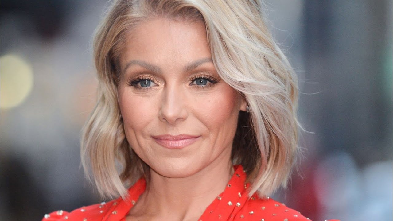 Kelly Ripa twerks and shakes her hips in skintight leggings and crop ...