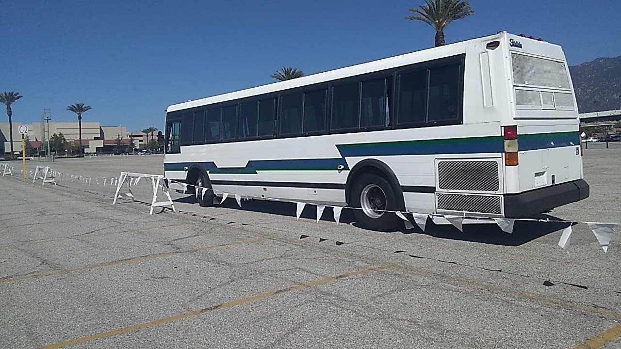 (REVVING) 1990 Commerce Transit Flxible Metro B 328 - YouTube