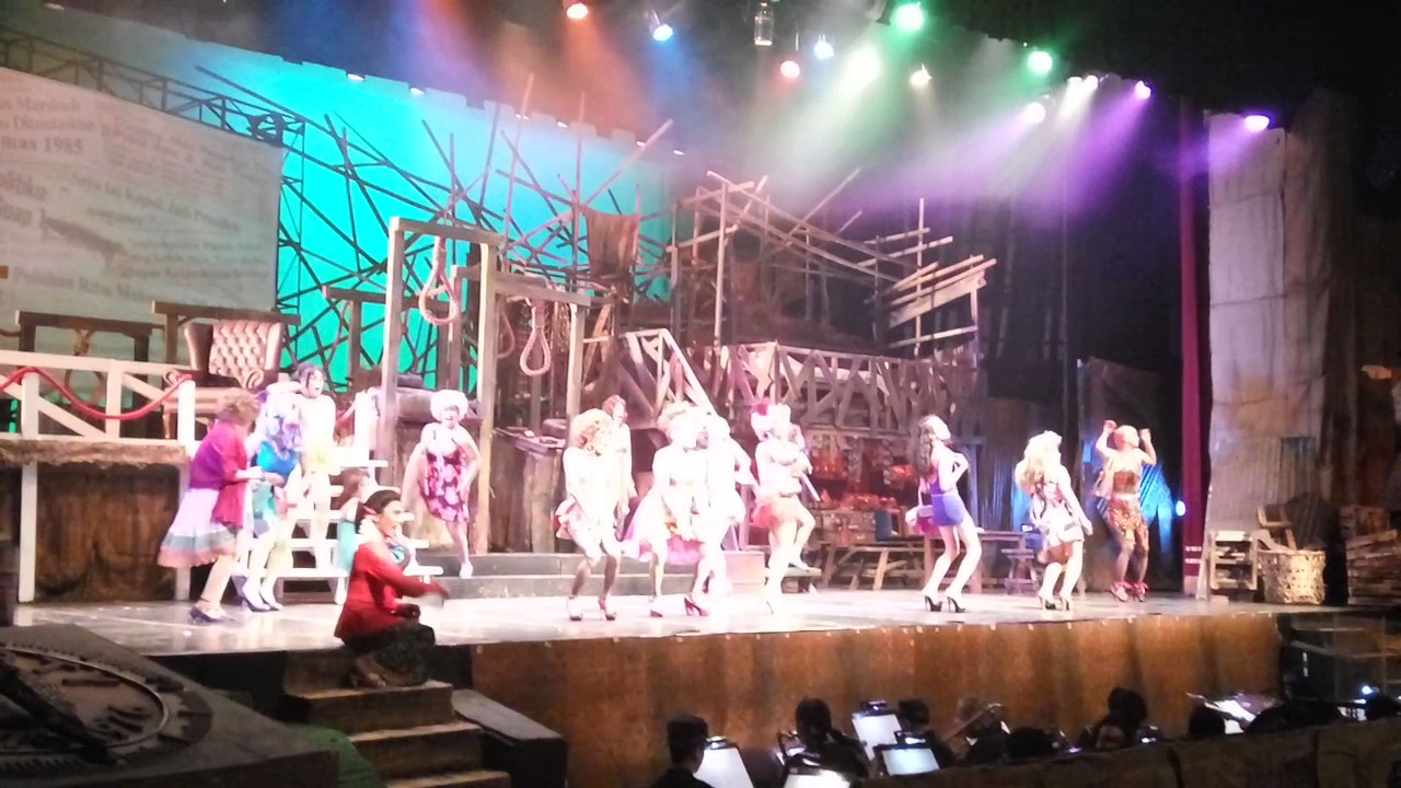 Opera Kecoa - Teater Koma (2016) - Banci Scene - YouTube