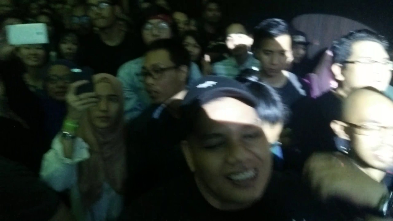 Resah - Payung Teduh (Live in Selangor) - YouTube