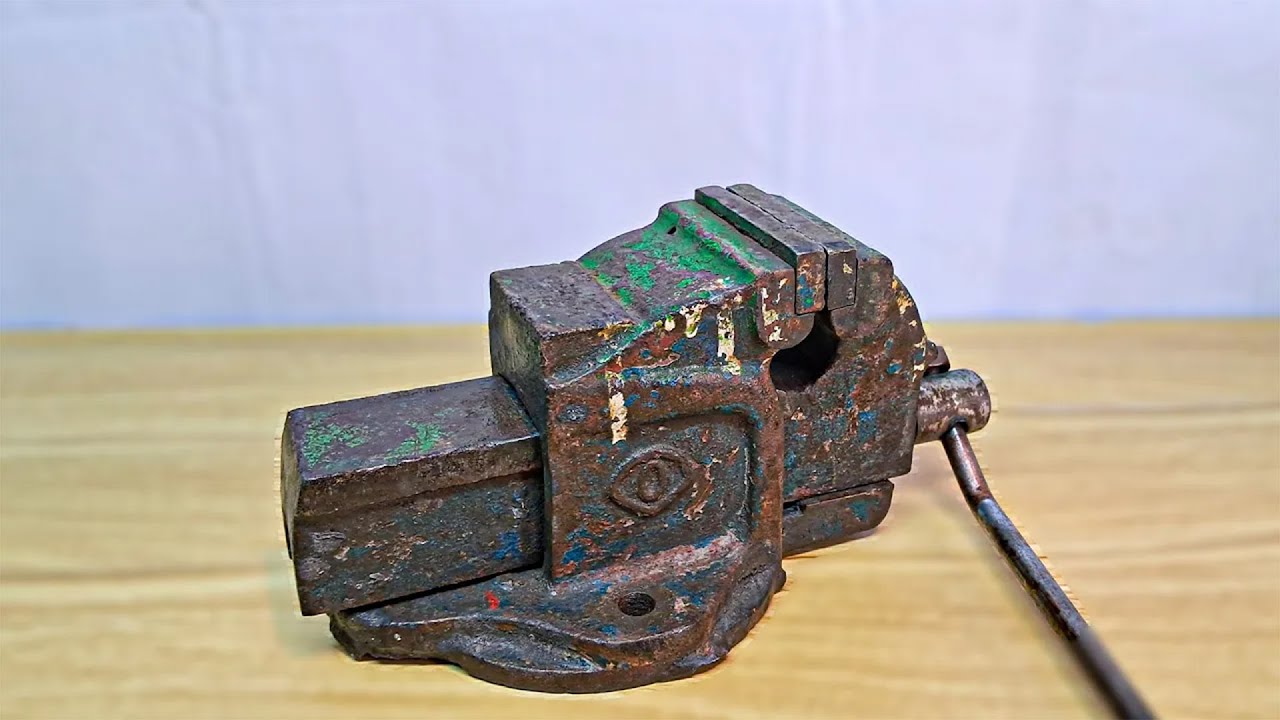 Very Rusty Deadlocked Vise [ Perfect Restoration ] - YouTube