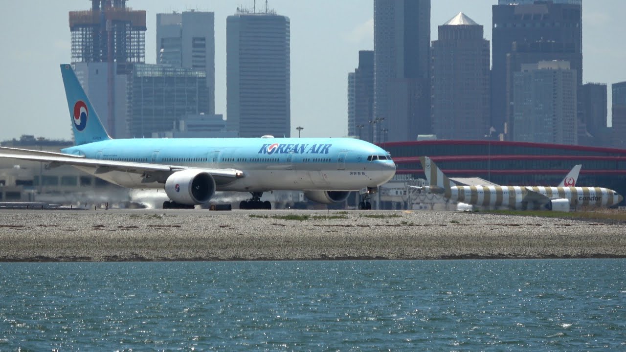 Plane Spotting Boston Logan Airport BOS Runways 22L and 22R Striped ...