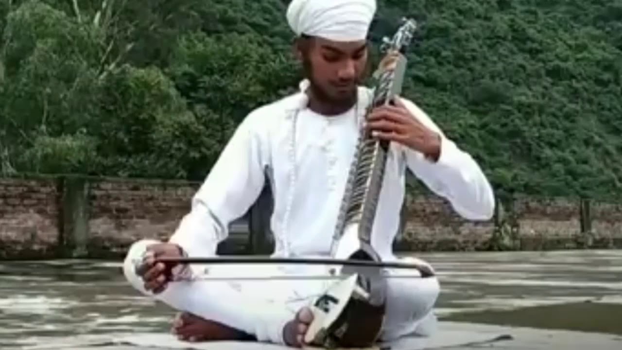 Namdhari boy playing Instrument Esraj very beautiful - YouTube