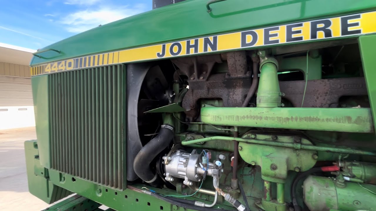 John Deere 4440 20° Cold Start - YouTube