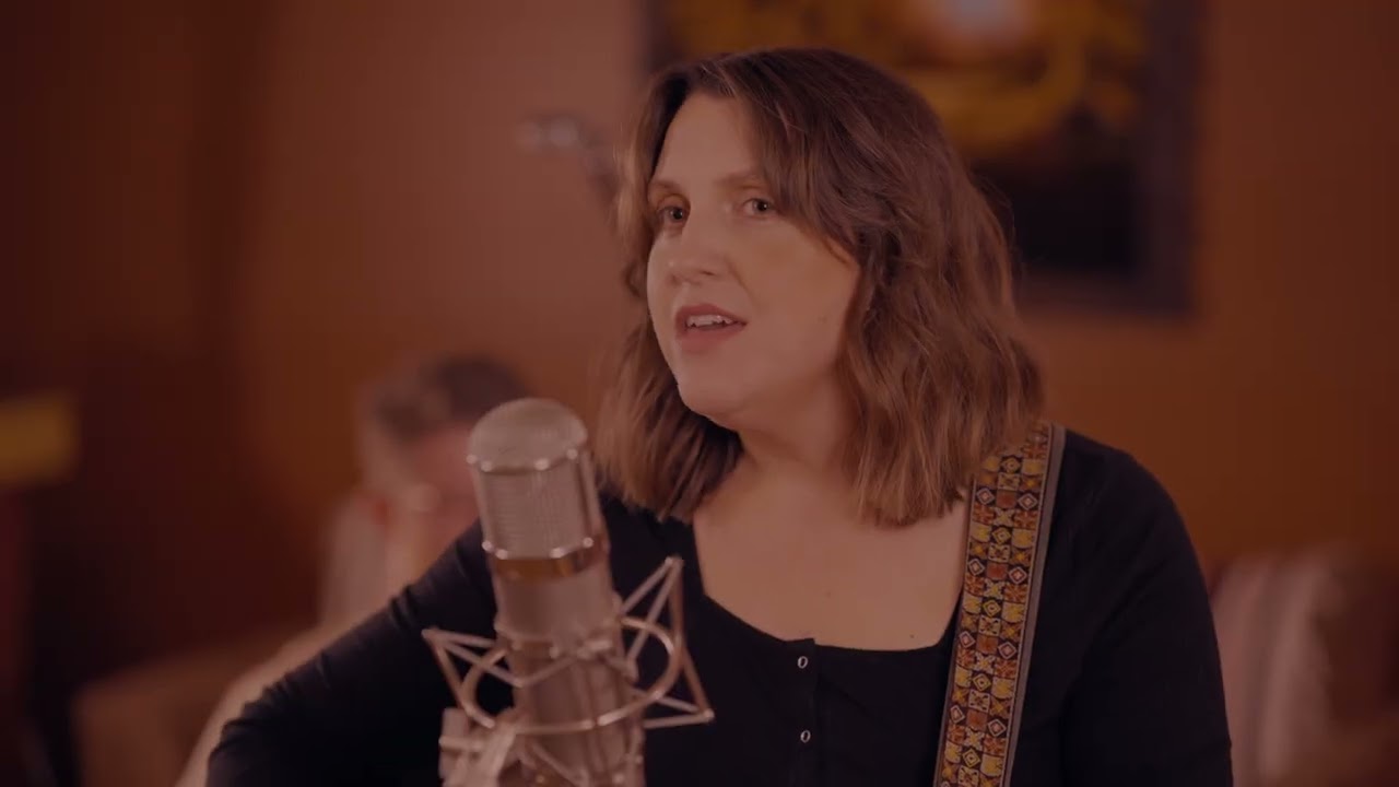 Caroline Spence - Scale These Walls (Live) Chords - Chordify