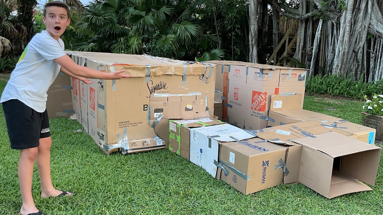 Building A Huge Box Fort with Multiple Rooms and Hallways! - YouTube