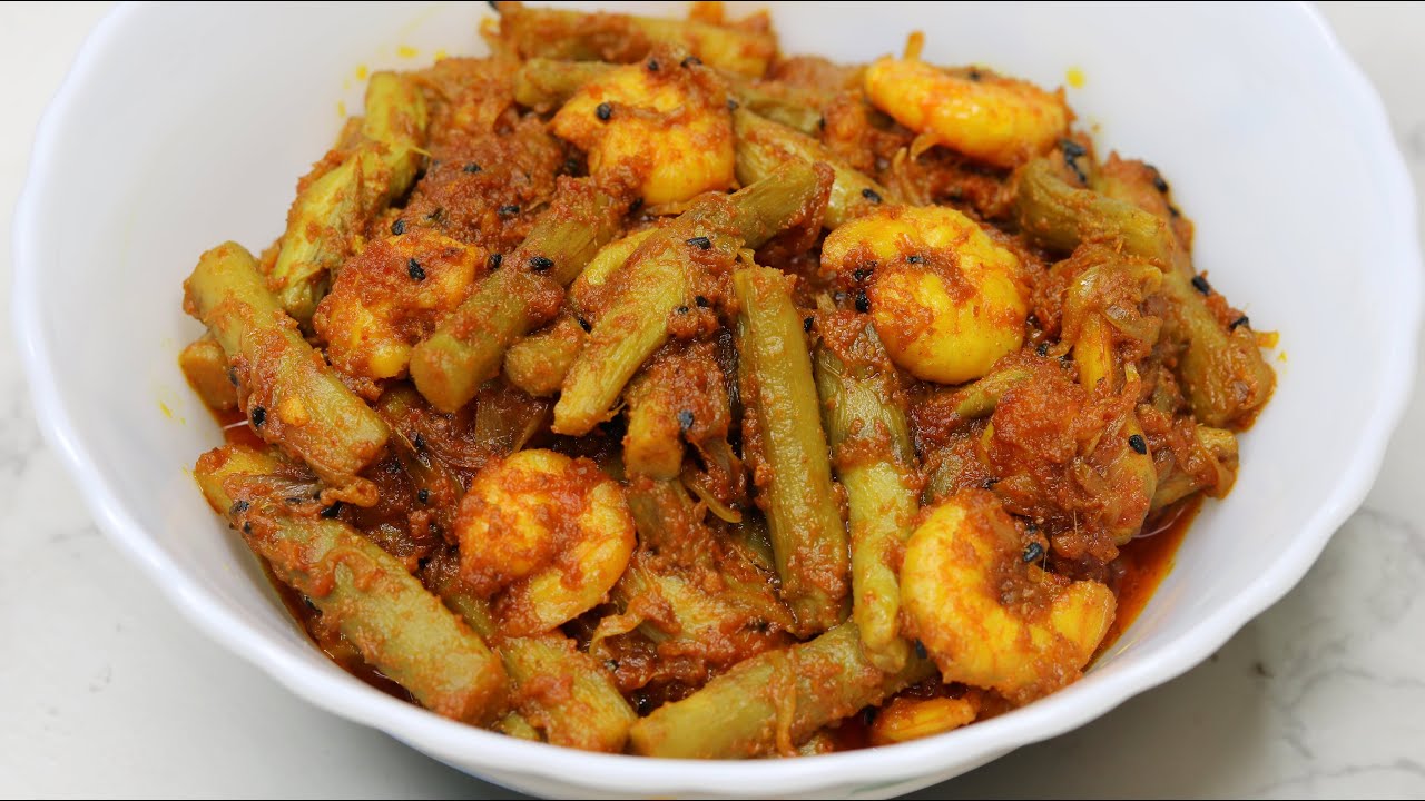 Chingri Diye Kochur Loti Recipe ll Bengali Famous Loti Chingri ll Taro ...