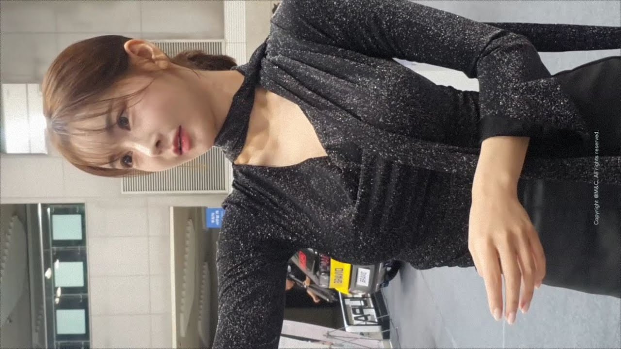 신새롬 Ι 팬서비스 Model : SHIN SAEROM 24.09.08 직캠 @M&C - YouTube