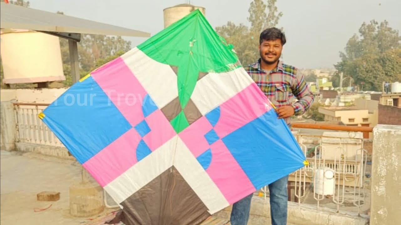 Flying 6 Feet Kites || Biggest kite flying || Flying kites on Makar ...