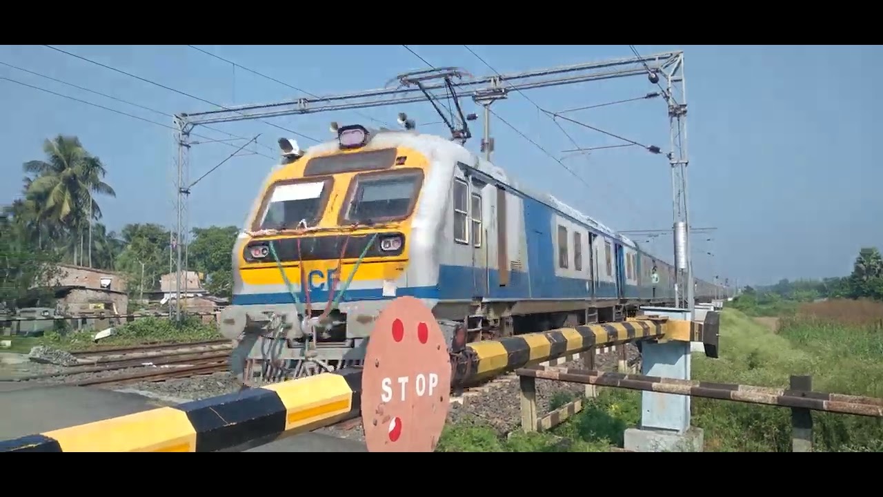 Lalgola Kolkata MEMU is approaching Murshidabad Railway Station - YouTube