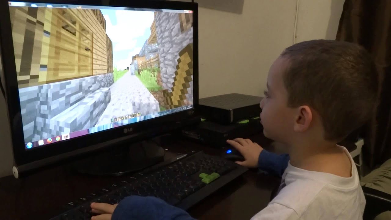 4 year old boy playing Minecraft - YouTube