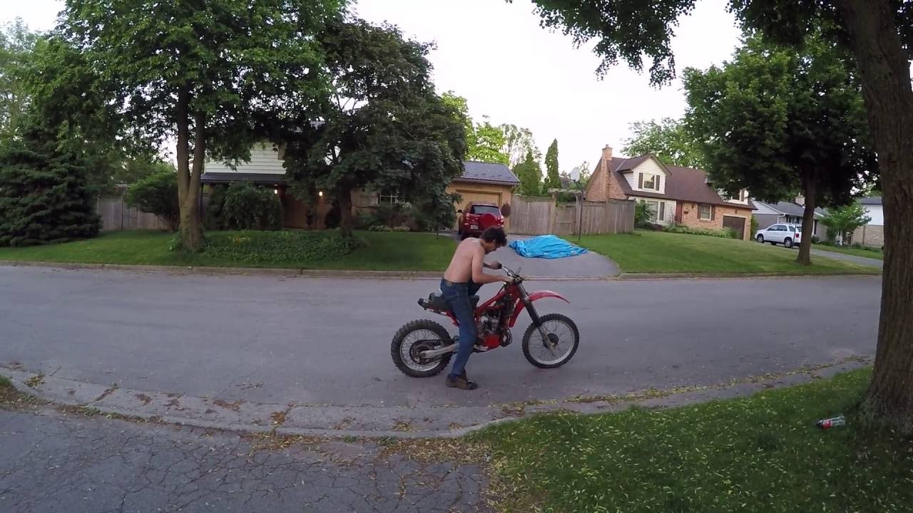 my bro.s 1982 honda cr250r first test run - YouTube