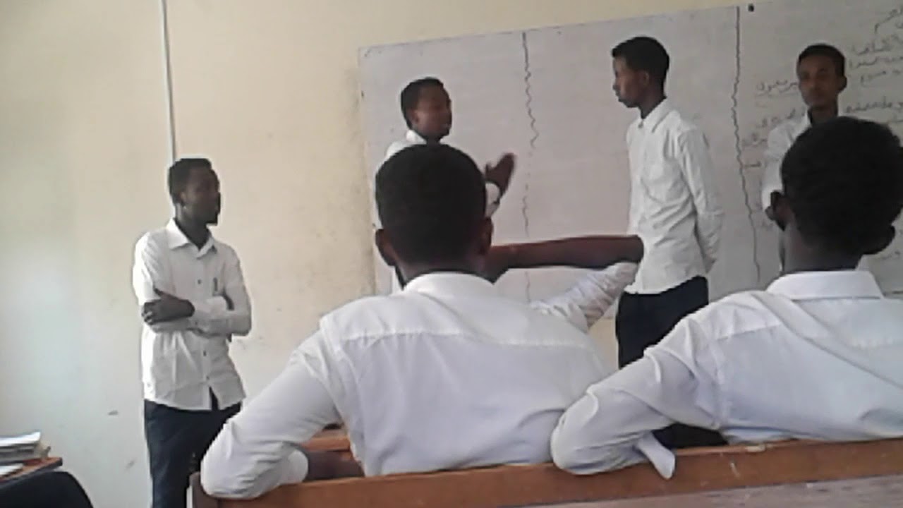 Arday dhigta dugsiga waran secondary school - YouTube