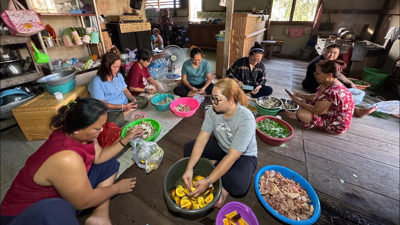 KAMPUNG DAYAK IBAN SUNGAI UTIK KALIMANTAN // MANDI SUNGAI SAMBIL ...
