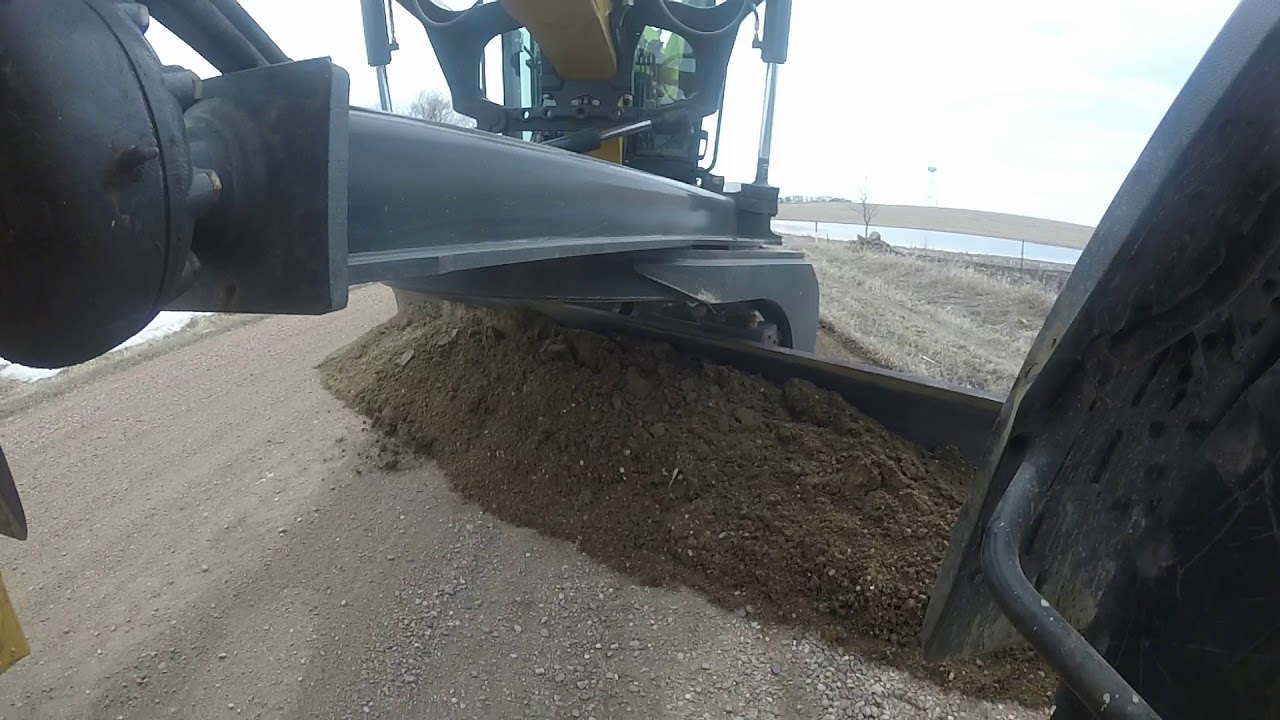 770 G blading roads Sharq cutting edges. - YouTube