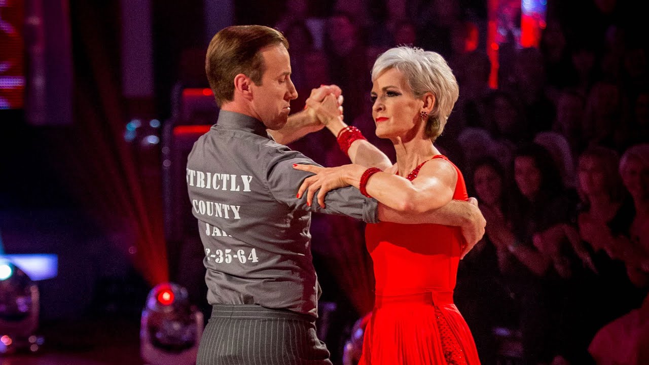 Judy Murray & Anton du Beke Paso Doble to 'I Fought the Law' - Strictly ...