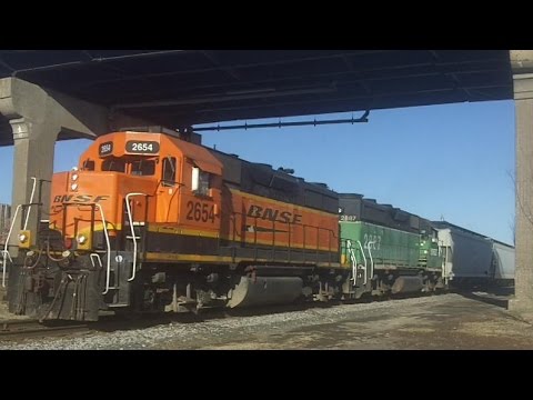 BNSF 2654 & 2887 (BN), Davenport, IA - YouTube