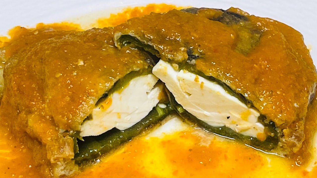 Chiles rellenos ahogados en salsa roja - YouTube