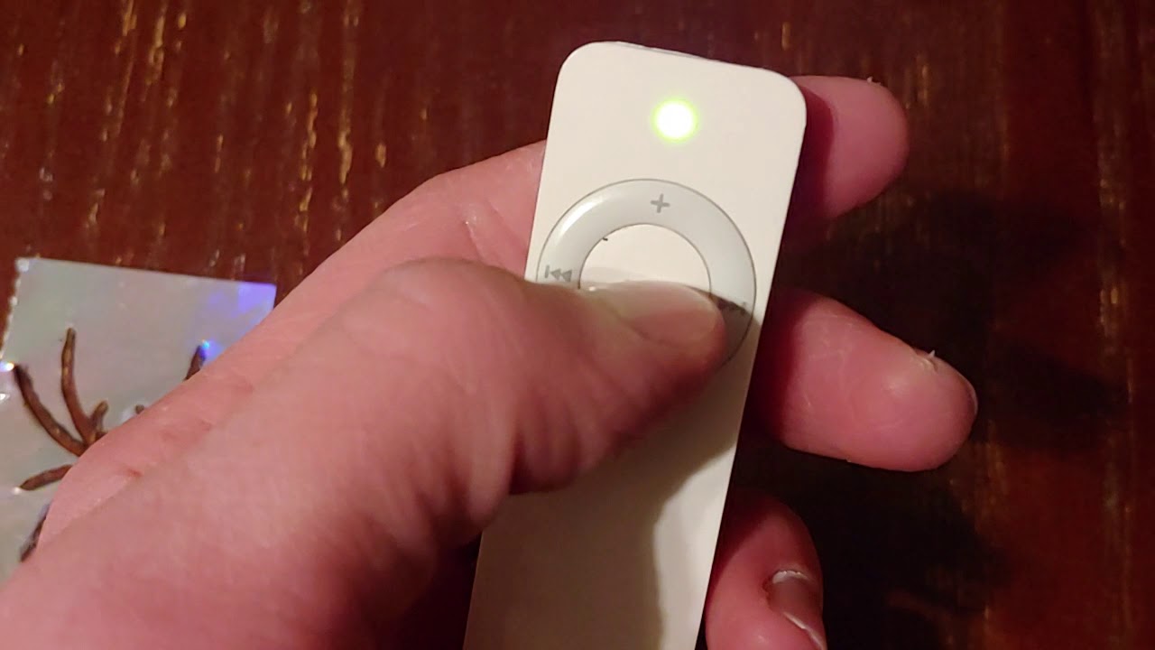 The original iPod Shuffle (2005). - YouTube
