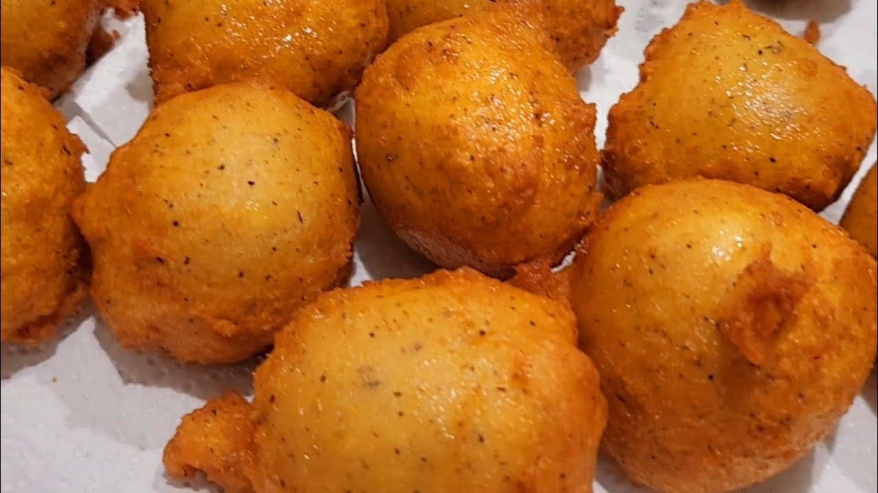 Making akara (koose) for Hausa koko - YouTube