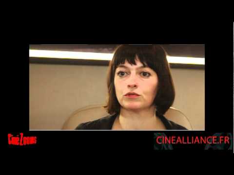 Interview de l'actrice Marie Raynal - YouTube