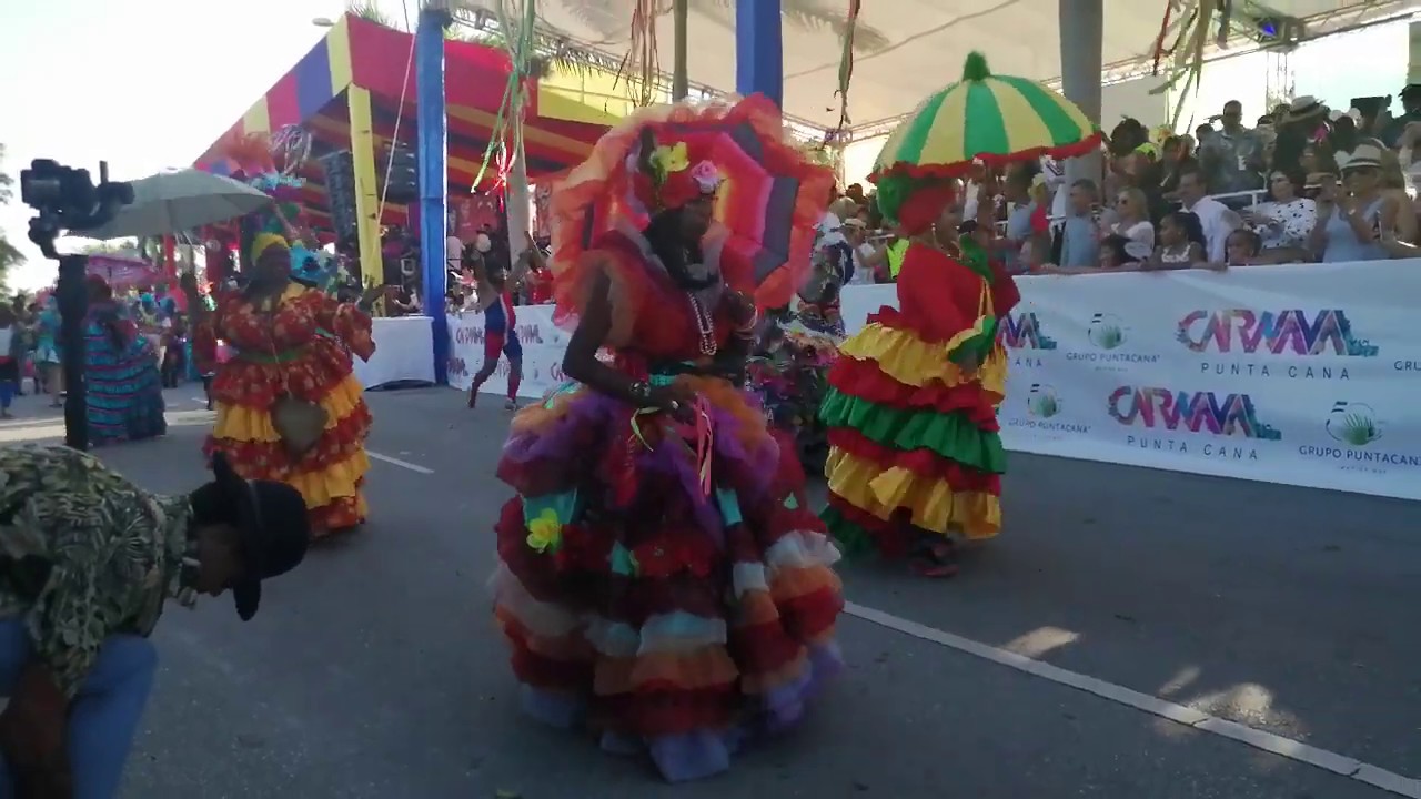 Roba la Gallina en el Carnaval de Punta Cana 2020 - YouTube
