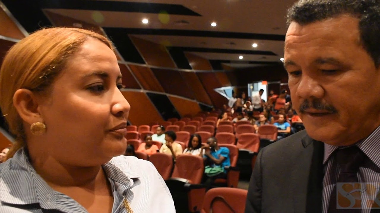 Maestro Bergson Rosario pone libros en circulación - YouTube