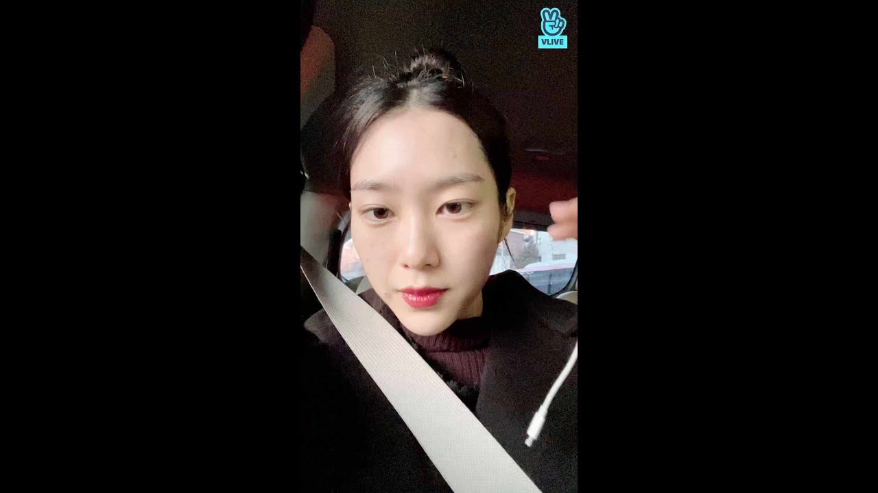 OH MY GIRL Jiho VLIVE (2022.01.21) - Hohoho - YouTube