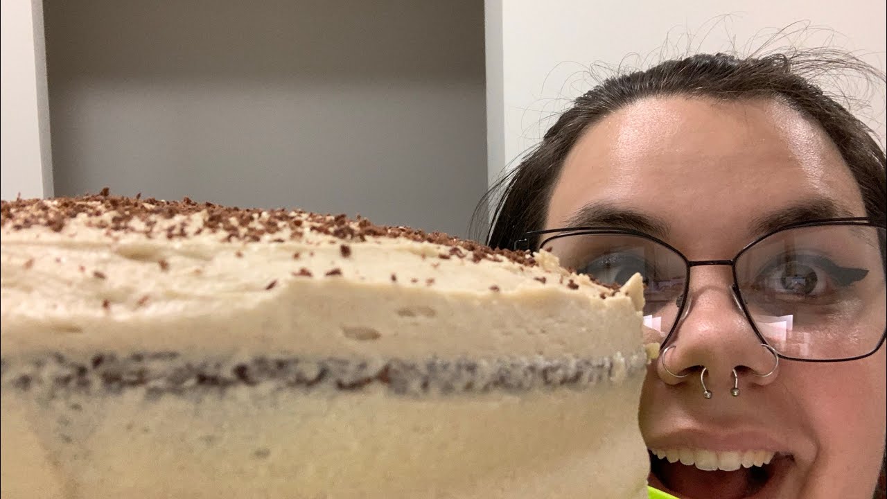 Making a mess of a 1975 chocolate cake - YouTube