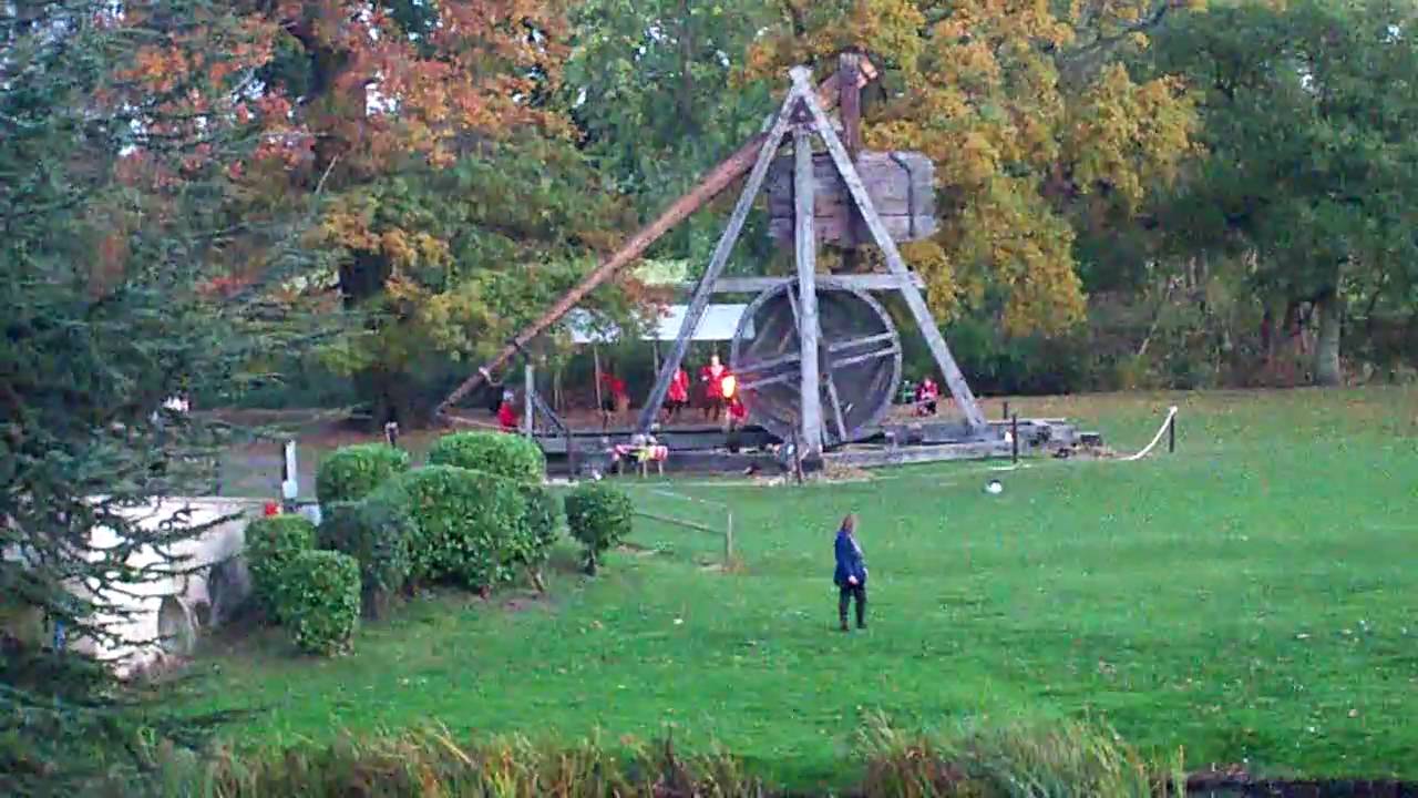 Trebuchet slings GIANT fireball across grass bank! [HD] - YouTube