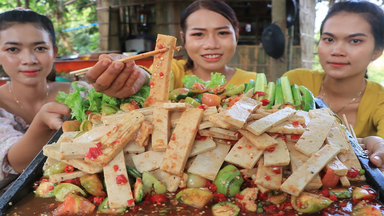 Yummy cooking Spicy pork Roll Salad with vegetable recipe - pork Roll ...
