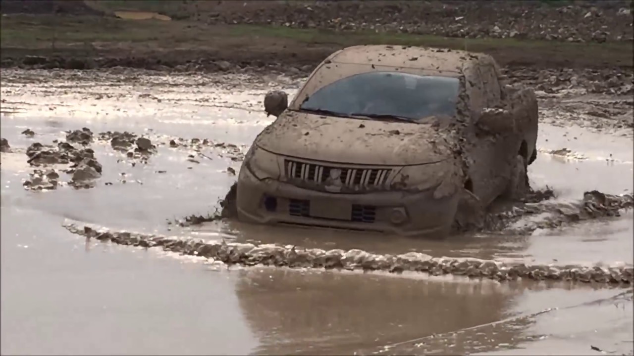 Mitsubishi L200 4x4 en el barro II (Mitsubishi L200 Drifting) - Naves ...