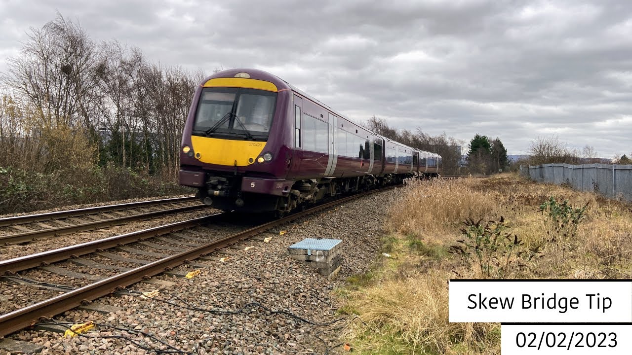 Skew Bridge Tip Level Crossing (02/02/2023) - YouTube