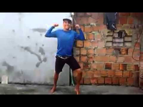 Menino de 14 anos dancando funk