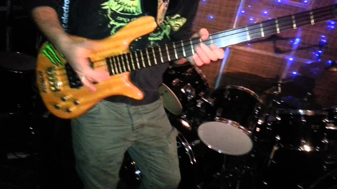 Nigel clutterbuck insane bass solo - YouTube