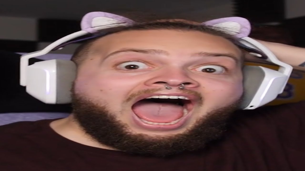 Stan gets jumpscared by the same video for the 2nd time in a row - YouTube