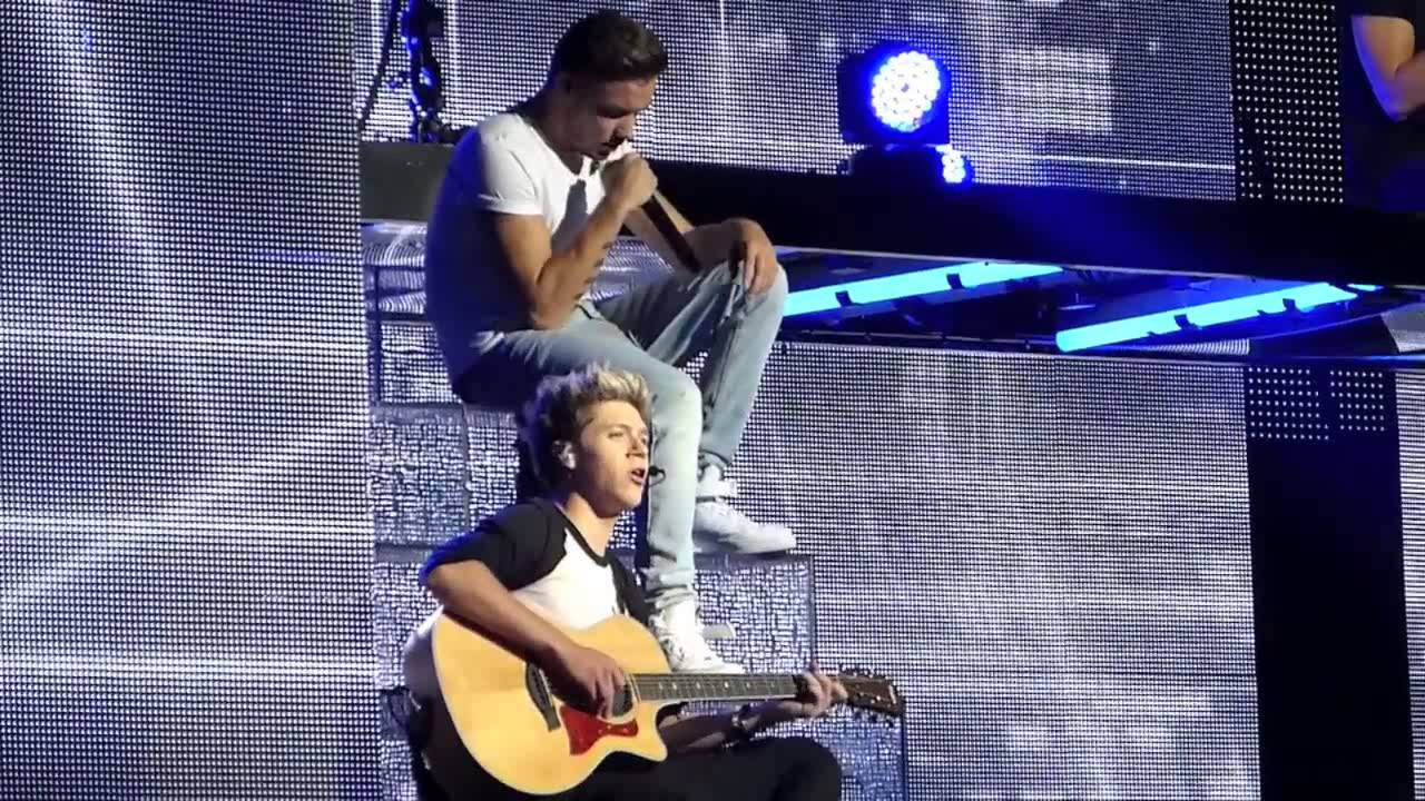 LITTLE THINGS - One Direction, SYDNEY October 5th 2013 - YouTube