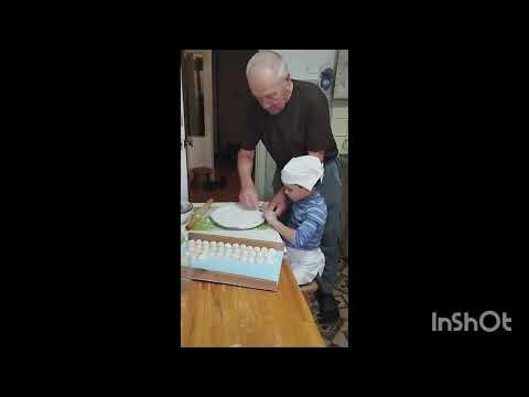 Лепим пельмени всей семьей - YouTube