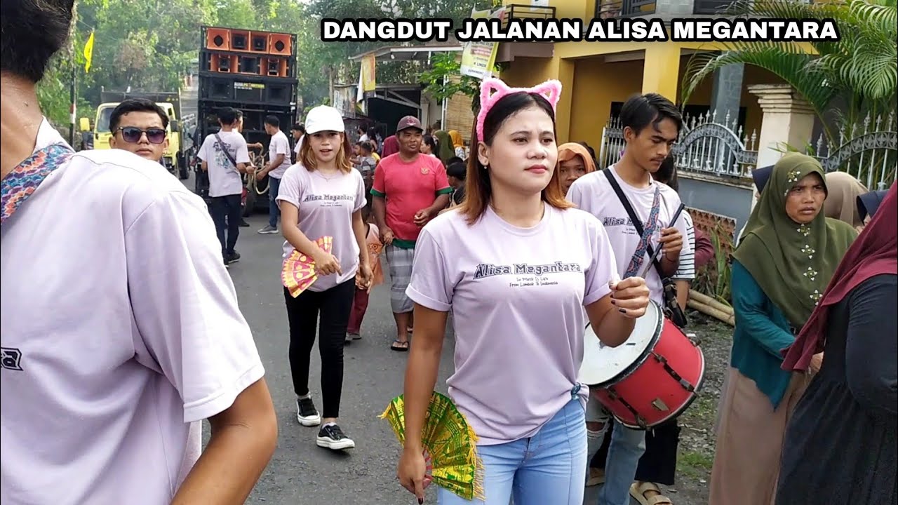Dangdut jalanan Alisa megantara bergoyang - YouTube