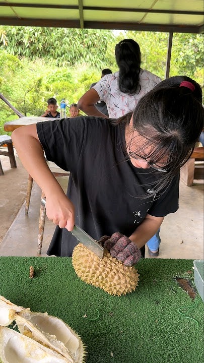 Week 3 Beginner Girl Durian Cutting Skills - Fruit Cutting Skills - YouTube