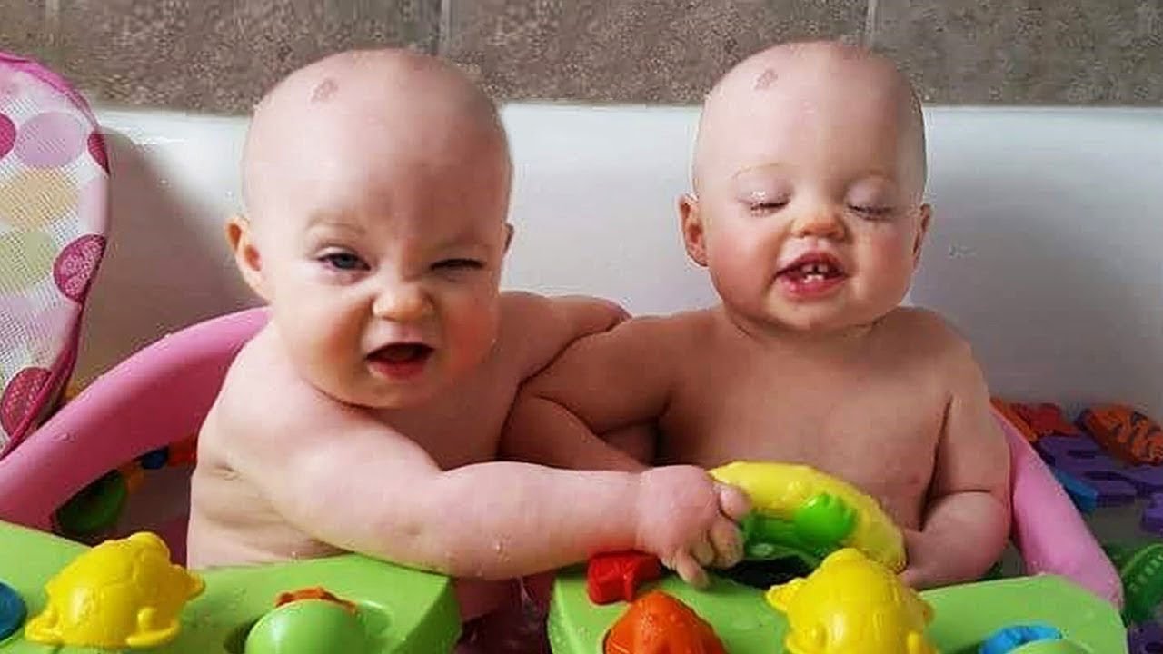 Hilarious Twins Baby Arguing Over Everything - YouTube