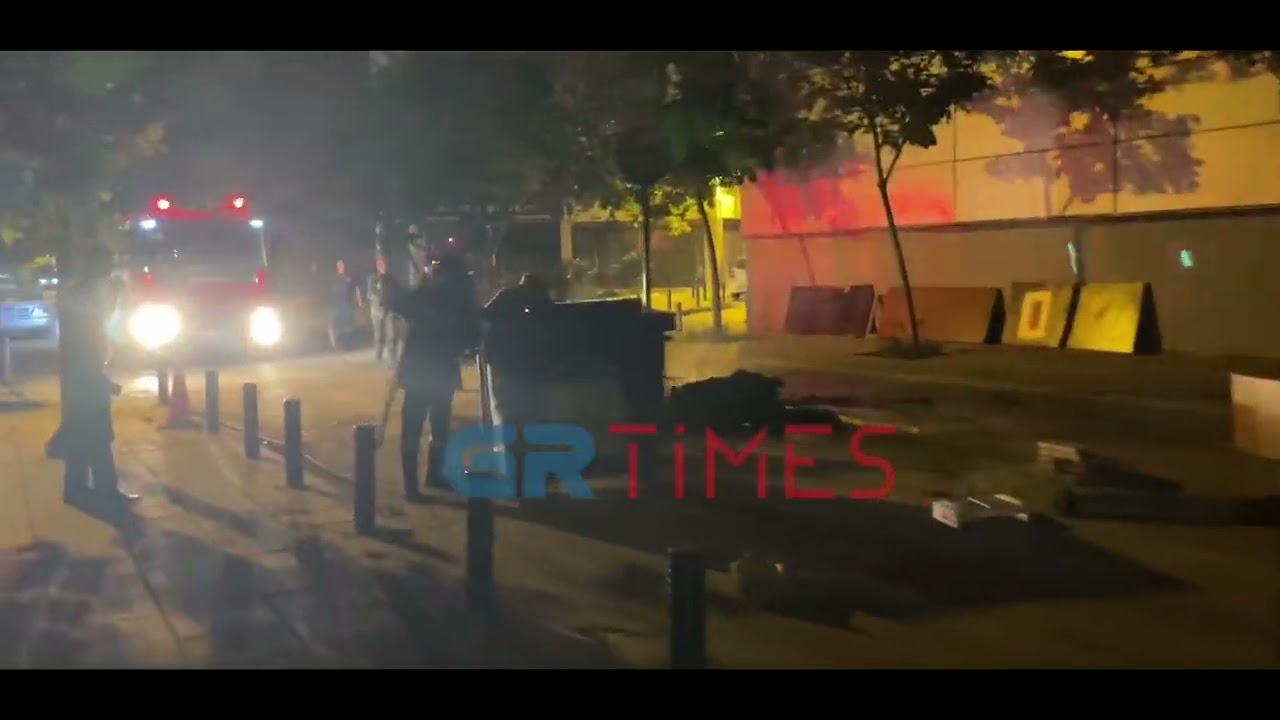 Θεσσαλονίκη: Συνελήφθη άντρας για φωτιά σε κάδο στον Βαρδάρη - YouTube