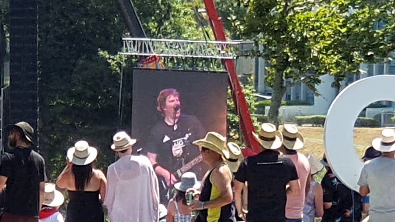 Googlemo.com CCR perform live New Zealands Taupo - YouTube