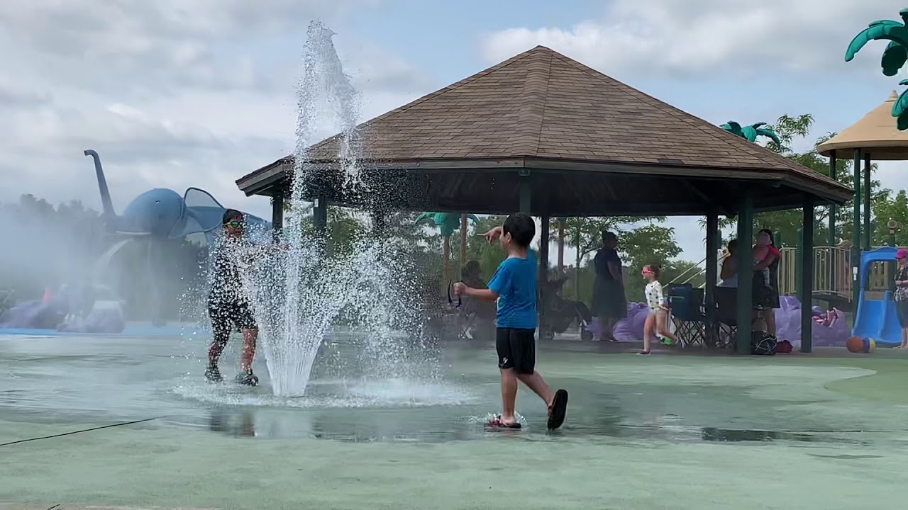 Splash pad fun in Summer 2020 - YouTube
