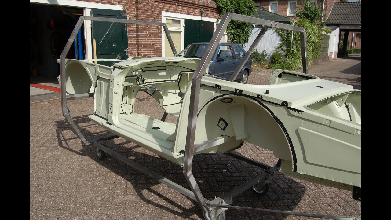 Triumph TR6 - YouTube