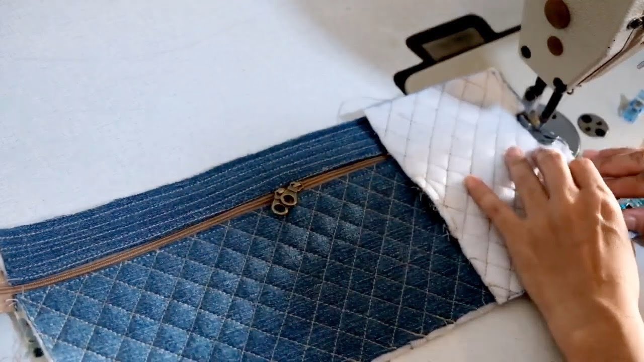 DIY Round Cosmetic Bag | Tutorial - YouTube